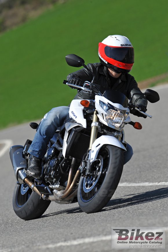 Suzuki GSR 750 gallery